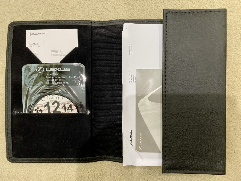 LEXUS IS250 V6 2007 – Black and White Cars